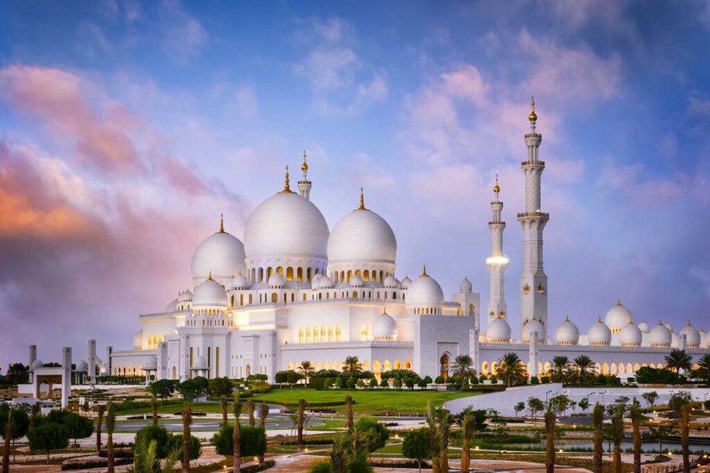 Sheikh Zayed Grand Mosque in Abu Dhabi: A Monument to Spiritual ...