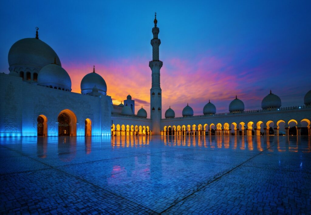 Sheikh Zayed Grand Mosque in Abu Dhabi: A Monument to Spiritual ...